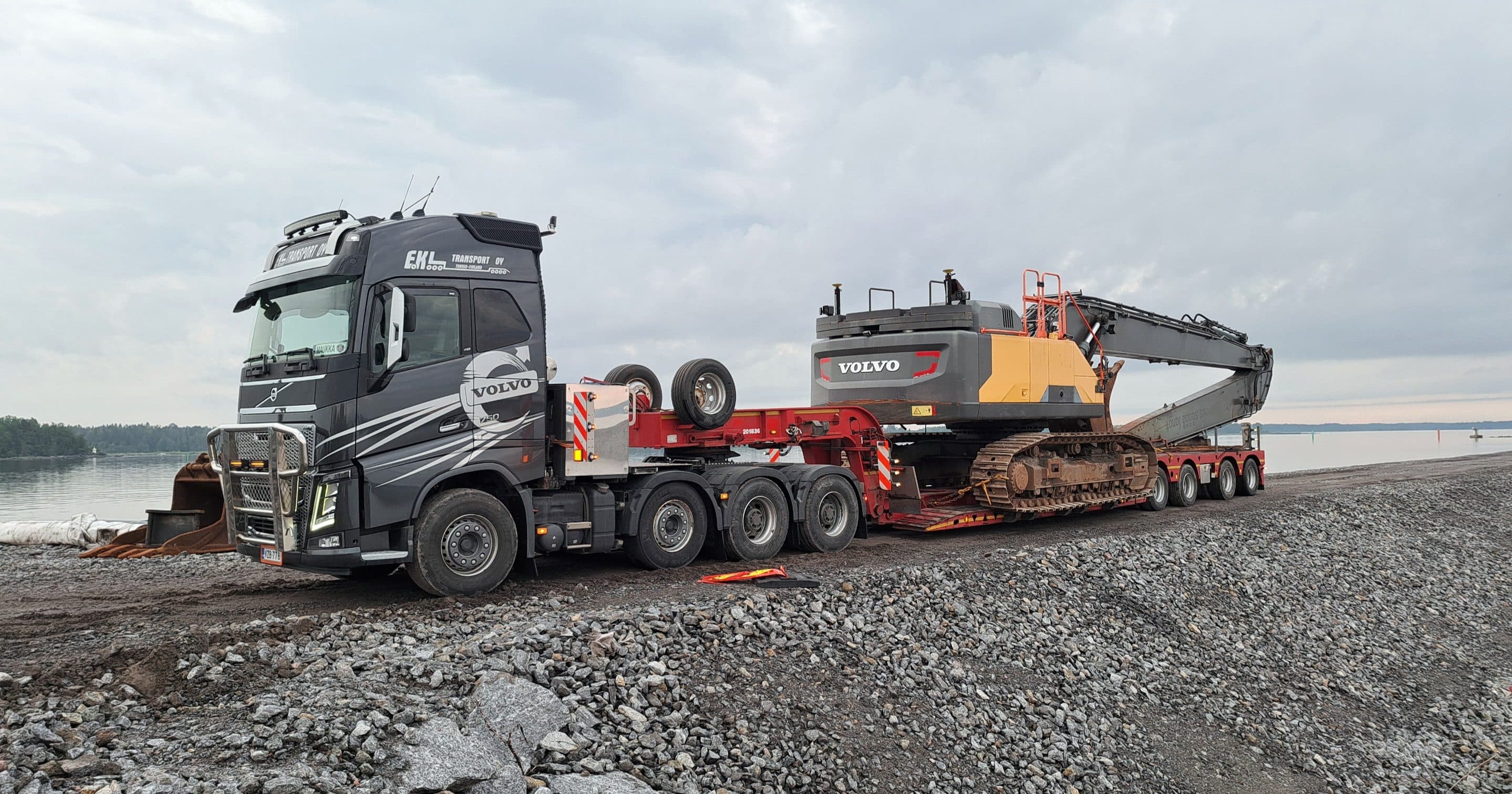 EKL Transport | Koneiden- ja maansiirto | Vaihtolavat | Tornio